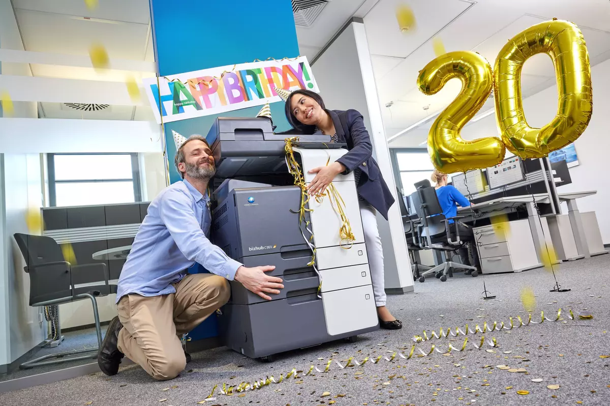 Konica Minolta oslavuje 20 rokov radu bizhub s exkluzívnou ponukou limitovanej edície | KONICA ...