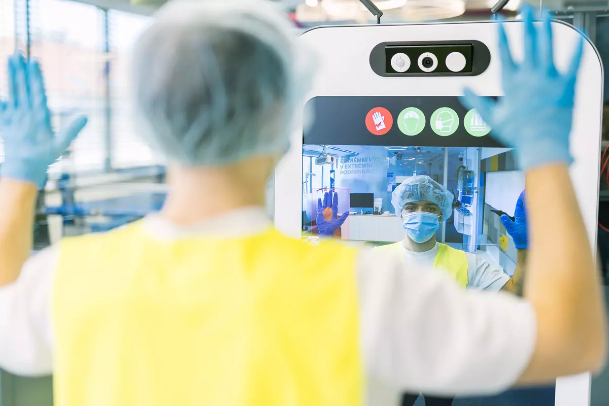 FORXAI Mirror, zařízení pro kontrolu osobního ochranného vybavení ...